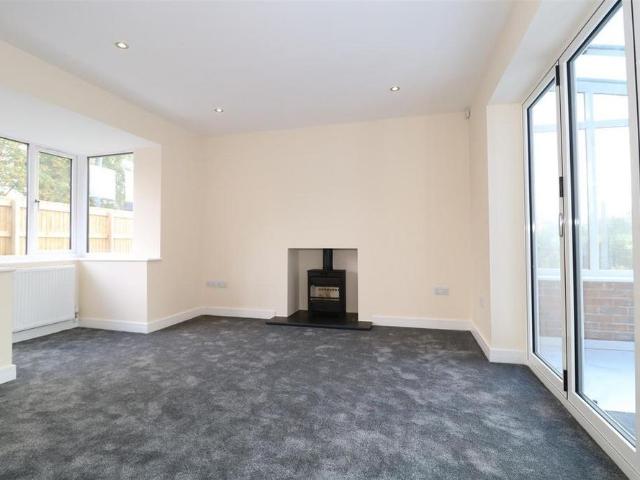 4 bedroom detached house to rent