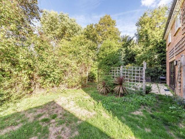 4 bedroom detached house to rent