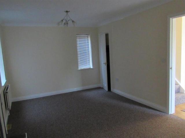 4 bedroom detached house to rent