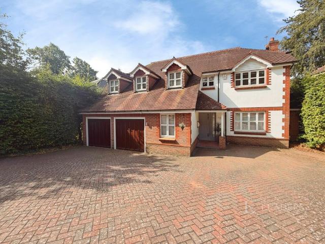 4 bedroom detached house to rent