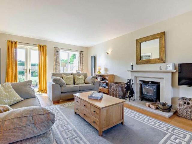 4 bedroom detached house to rent