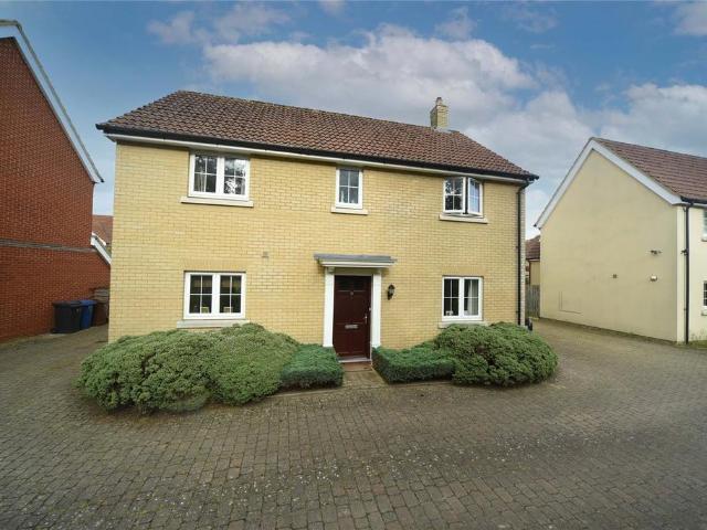 4 bedroom detached house to rent