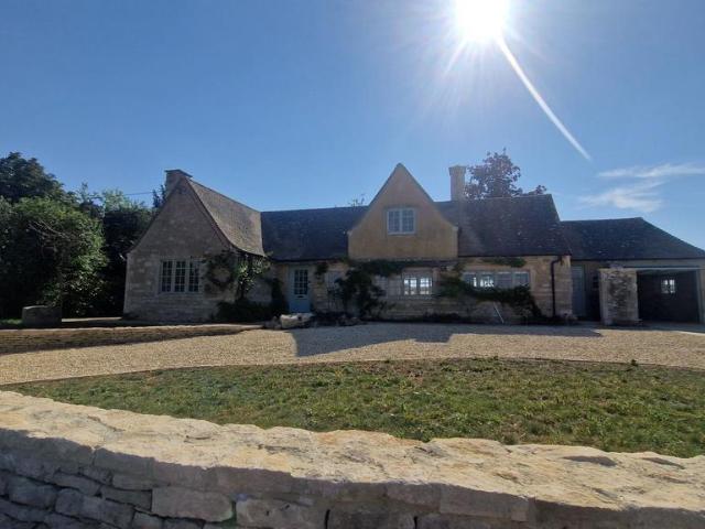 4 bedroom detached house to rent