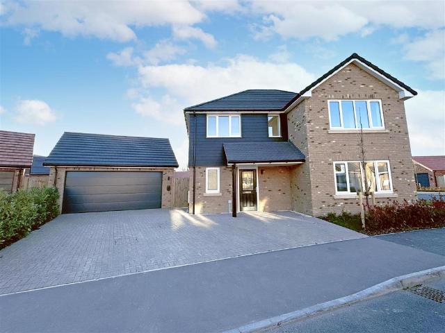 4 bedroom detached house to rent
