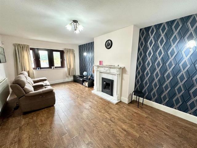 4 bedroom detached house to rent