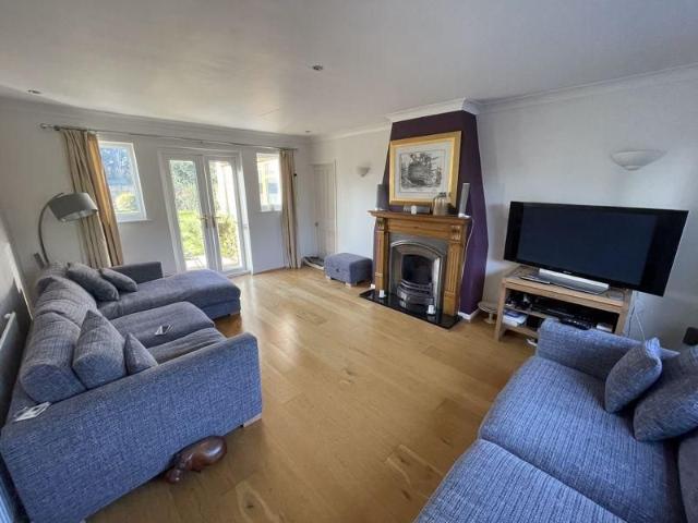 4 bedroom detached house to rent