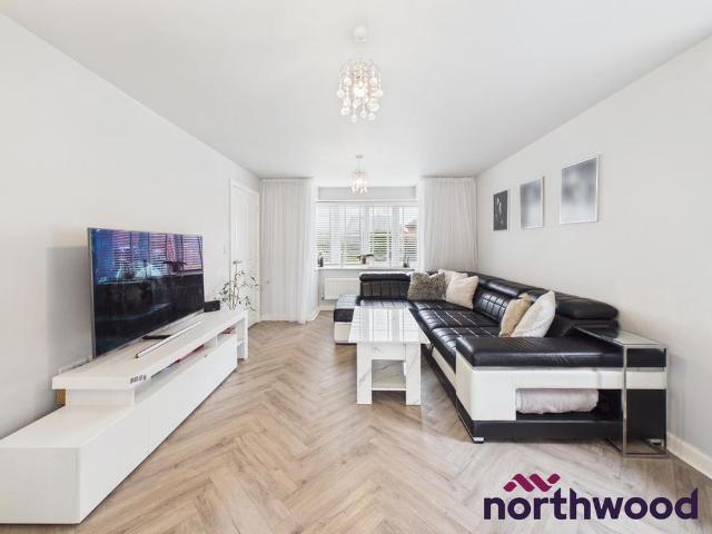 4 bedroom detached house to rent