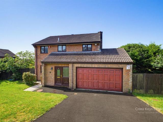 4 bedroom detached house to rent