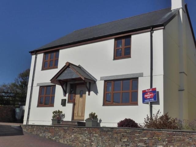 4 bedroom detached house to rent