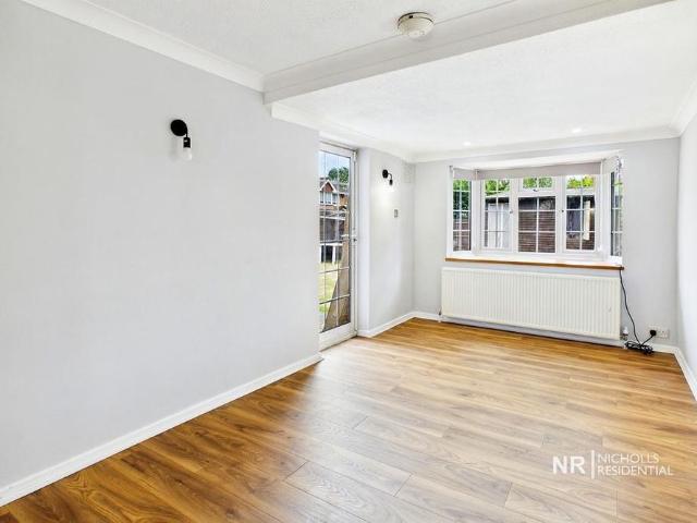 4 bedroom detached house to rent