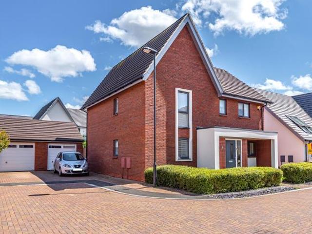 4 bedroom detached house to rent
