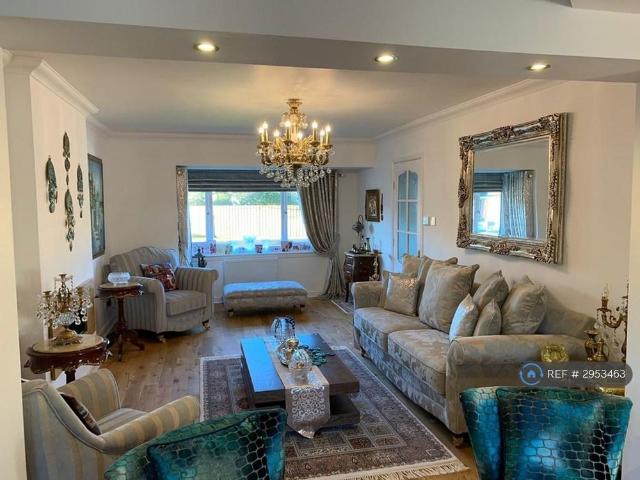4 bedroom detached house to rent
