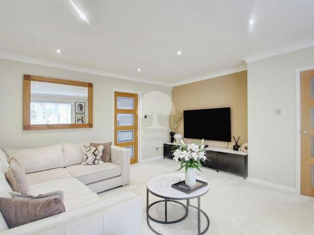 4 bedroom detached house to rent