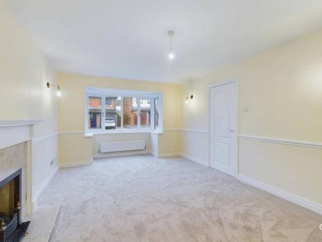 4 bedroom detached house to rent