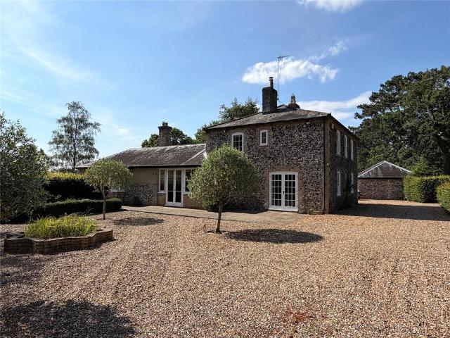 4 bedroom detached house to rent