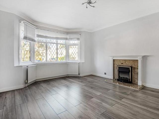 4 bedroom detached house to rent