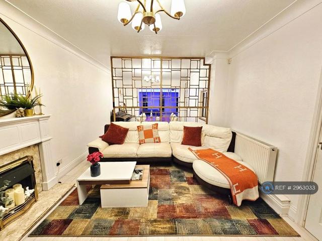 4 bedroom detached house to rent