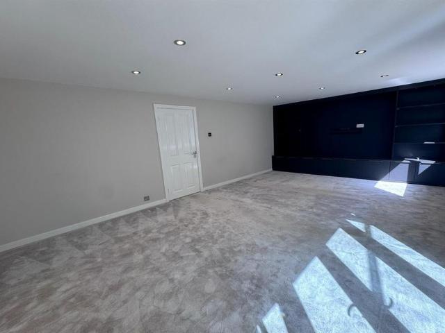 4 bedroom detached house to rent