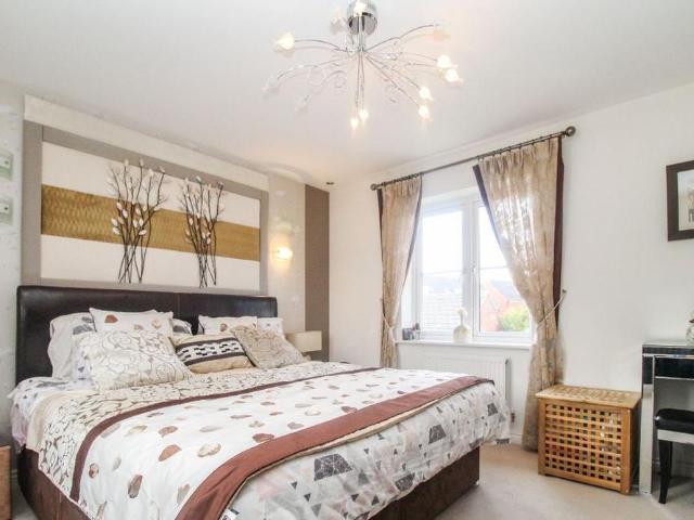 4 bedroom detached house to rent