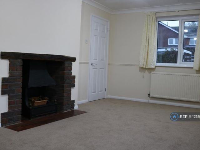 4 bedroom detached house to rent
