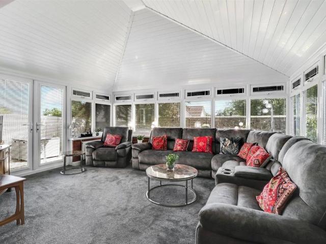 4 bedroom detached house to rent