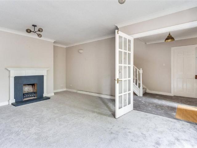 4 bedroom detached house to rent