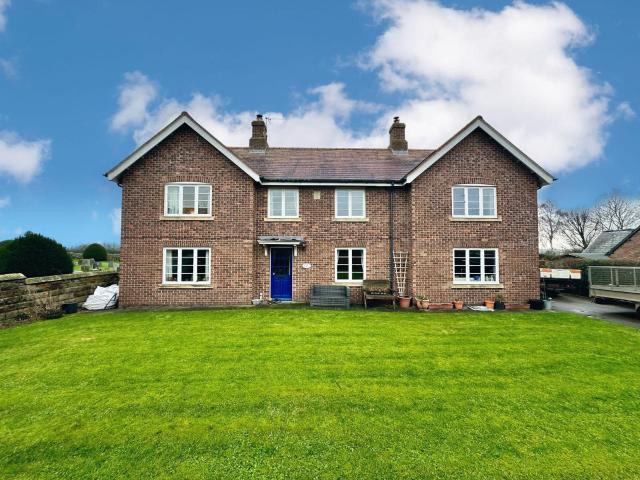 4 bedroom detached house to rent