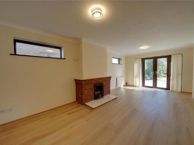 4 bedroom detached house to rent