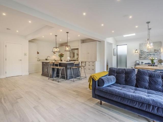 4 bedroom detached house to rent