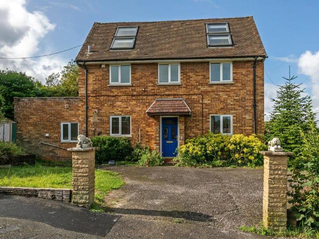 4 bedroom detached house to rent