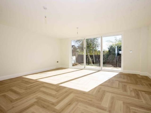 4 bedroom detached house to rent