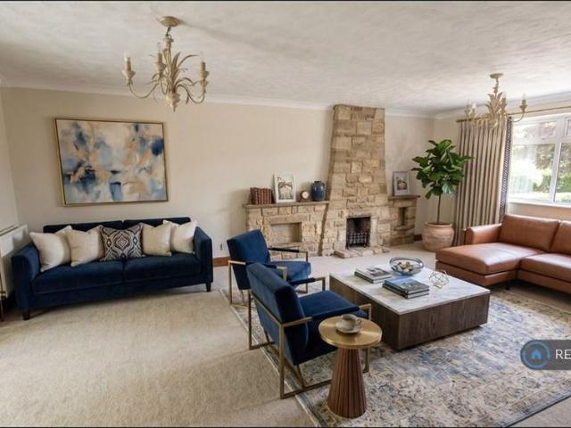 4 bedroom detached house to rent
