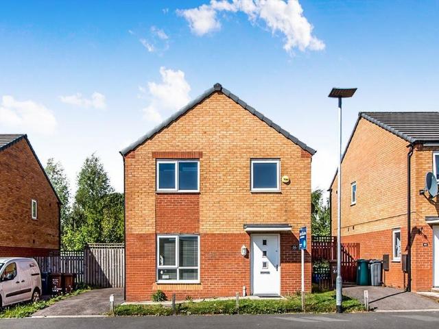 4 bedroom detached house to rent