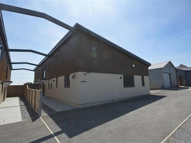 4 bedroom detached house to rent