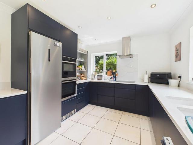 4 bedroom detached house to rent