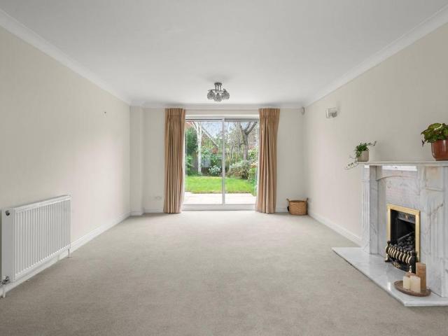 4 bedroom detached house to rent