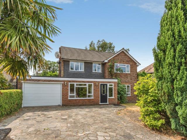 4 bedroom detached house to rent