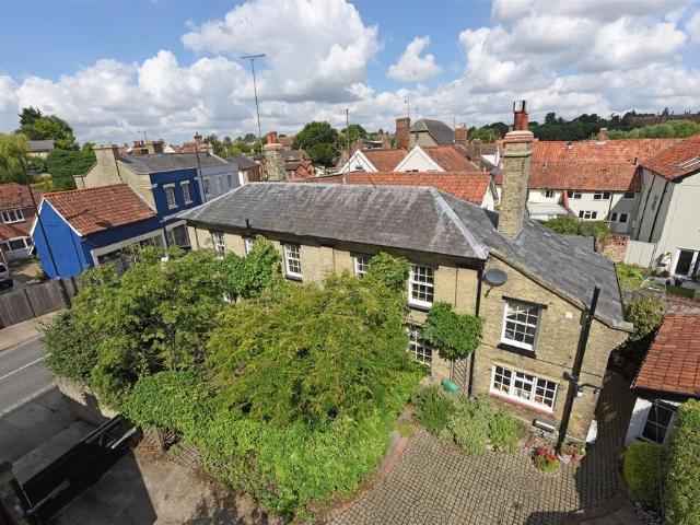 4 bedroom detached house to rent
