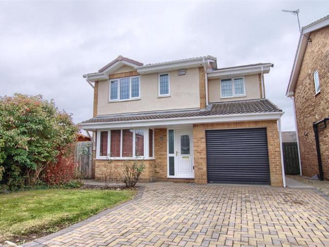 4 bedroom detached house to rent