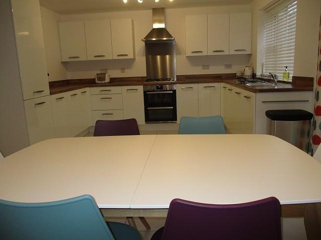 4 bedroom detached house to rent
