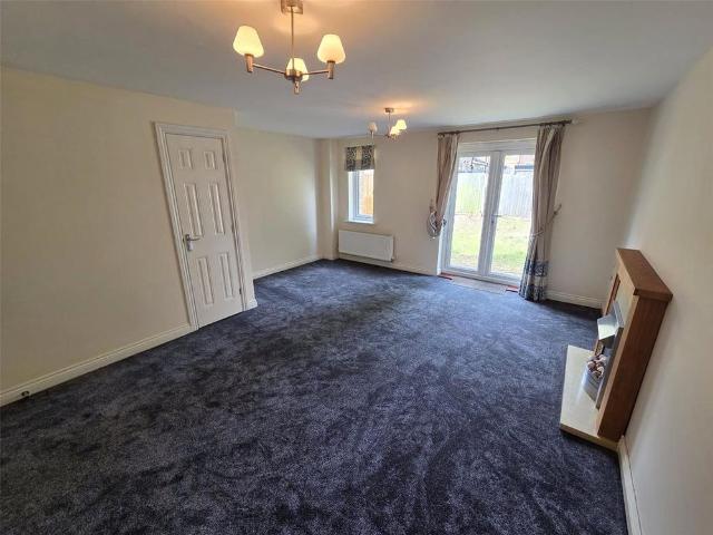 4 bedroom detached house to rent