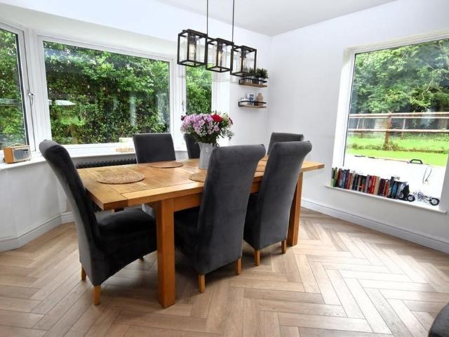 4 bedroom detached house to rent