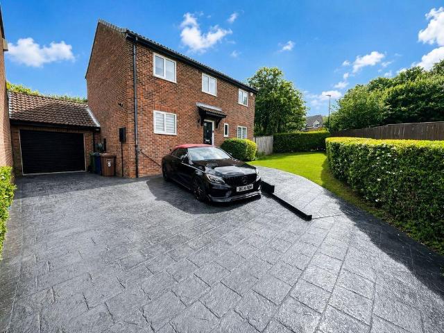 4 bedroom detached house to rent
