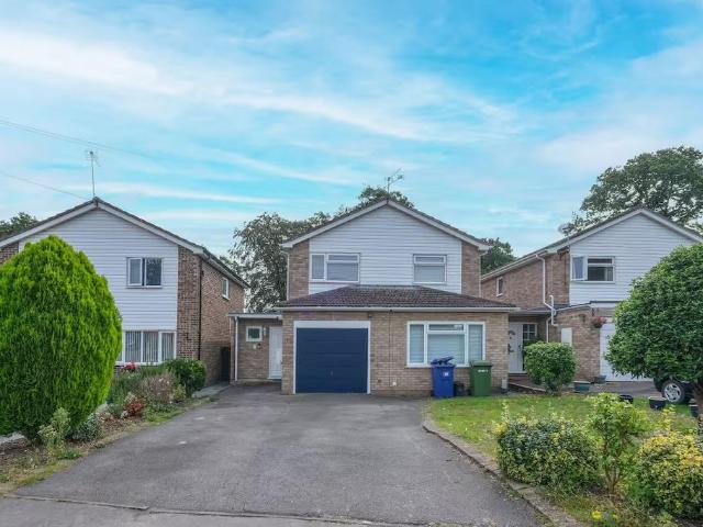 4 bedroom detached house to rent