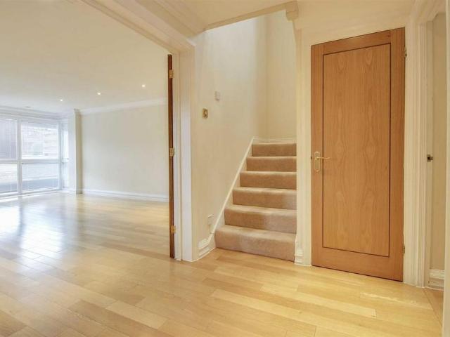 4 bedroom detached house to rent