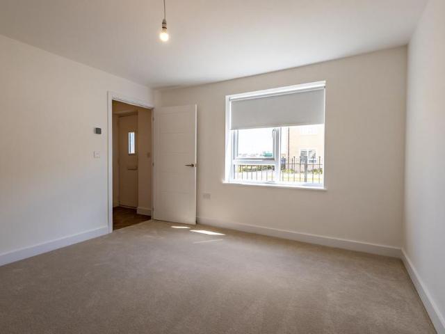 4 bedroom detached house to rent