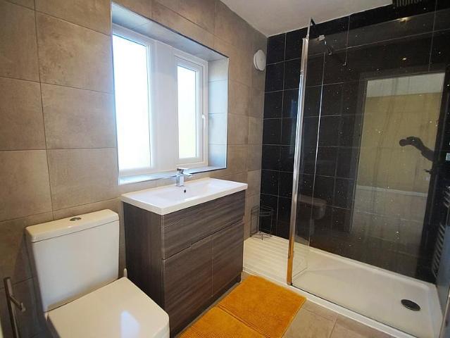 4 bedroom detached house to rent