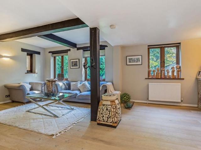 4 bedroom detached house to rent