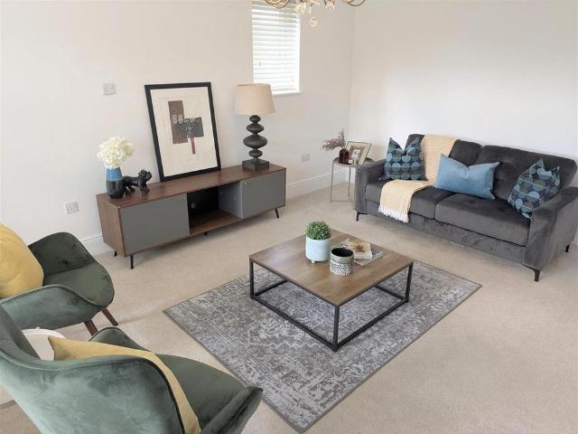 4 bedroom detached house to rent