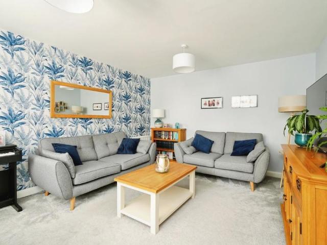 4 bedroom detached house to rent